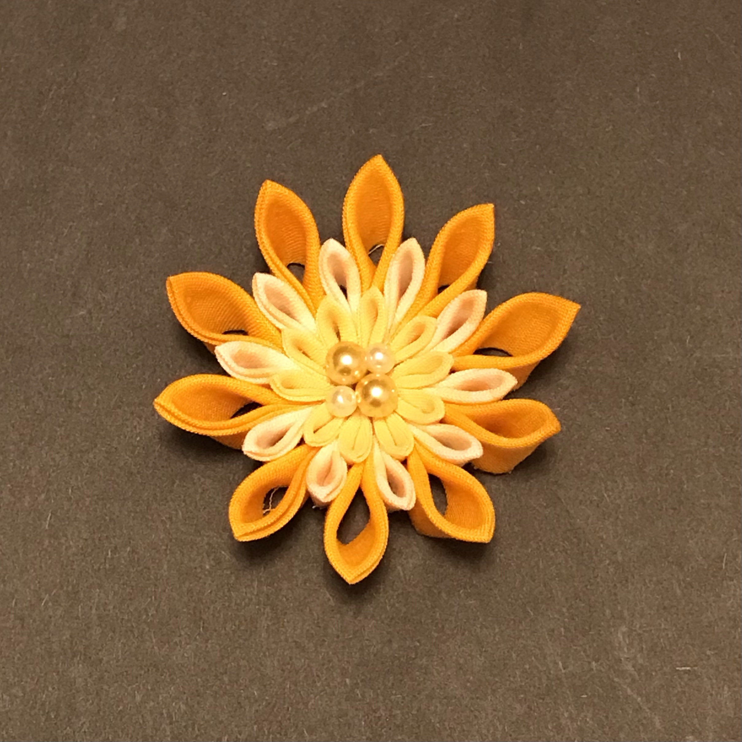 Making Hanabi-like Flowers “Chrysanthemums” with Tsumami-zaiku ...